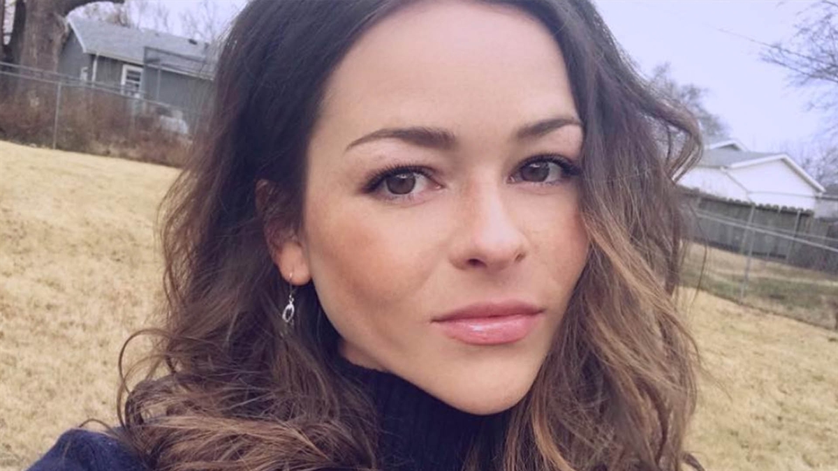Cady Groves, ‘This Little Girl’ Singer, Dead At 30 – NBC New York