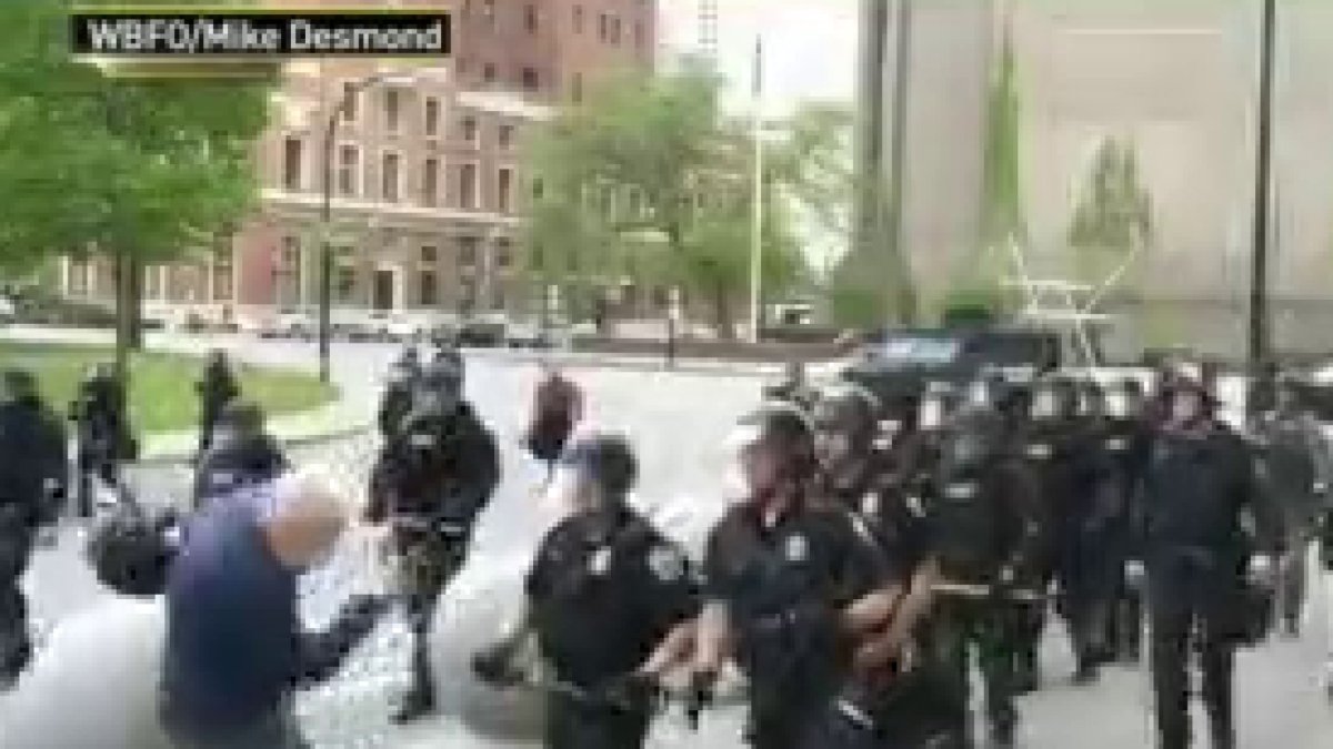 Buffalo Officers Suspended For Pushing 75 Year Old Protester Nbc New York