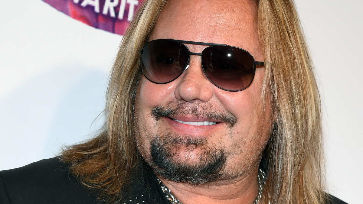 Who is Vince Neil and how was he involved in Arizona plane crash ...