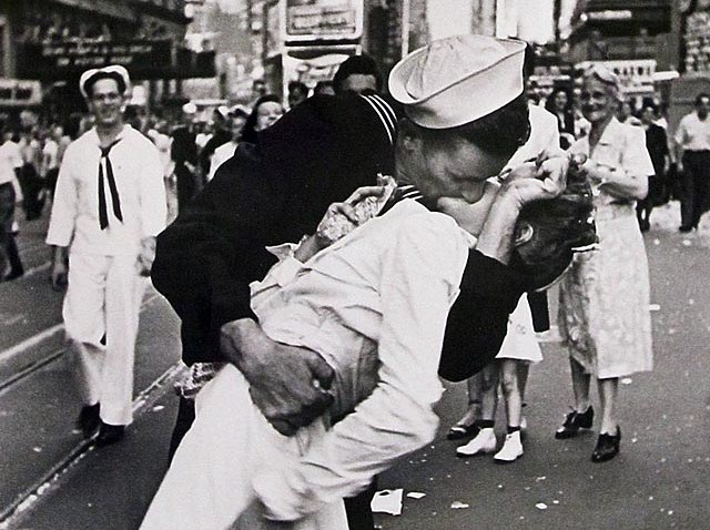 Kissing Contest Honors the End of WWII – NBC New York
