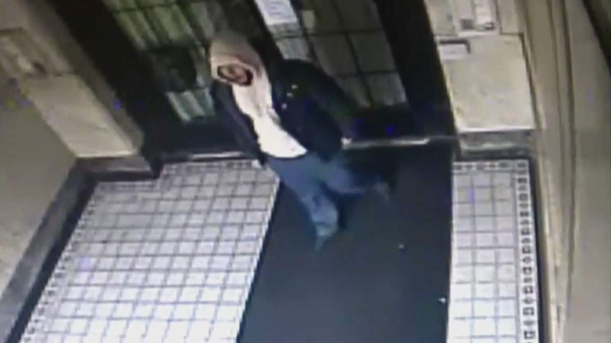 Intruder Follows Woman, 59, to NYC Door, Tries to Rape Her on Her Own ...