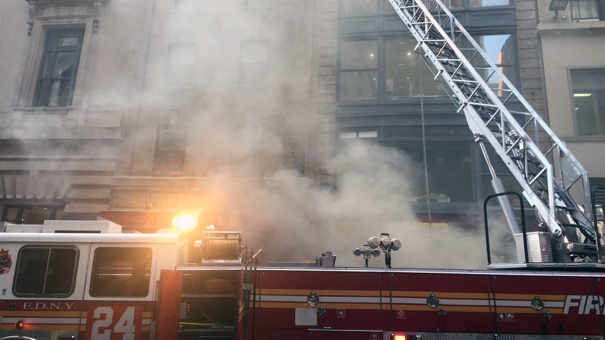 15 Hurt in Midtown Building Fire: FDNY – NBC New York
