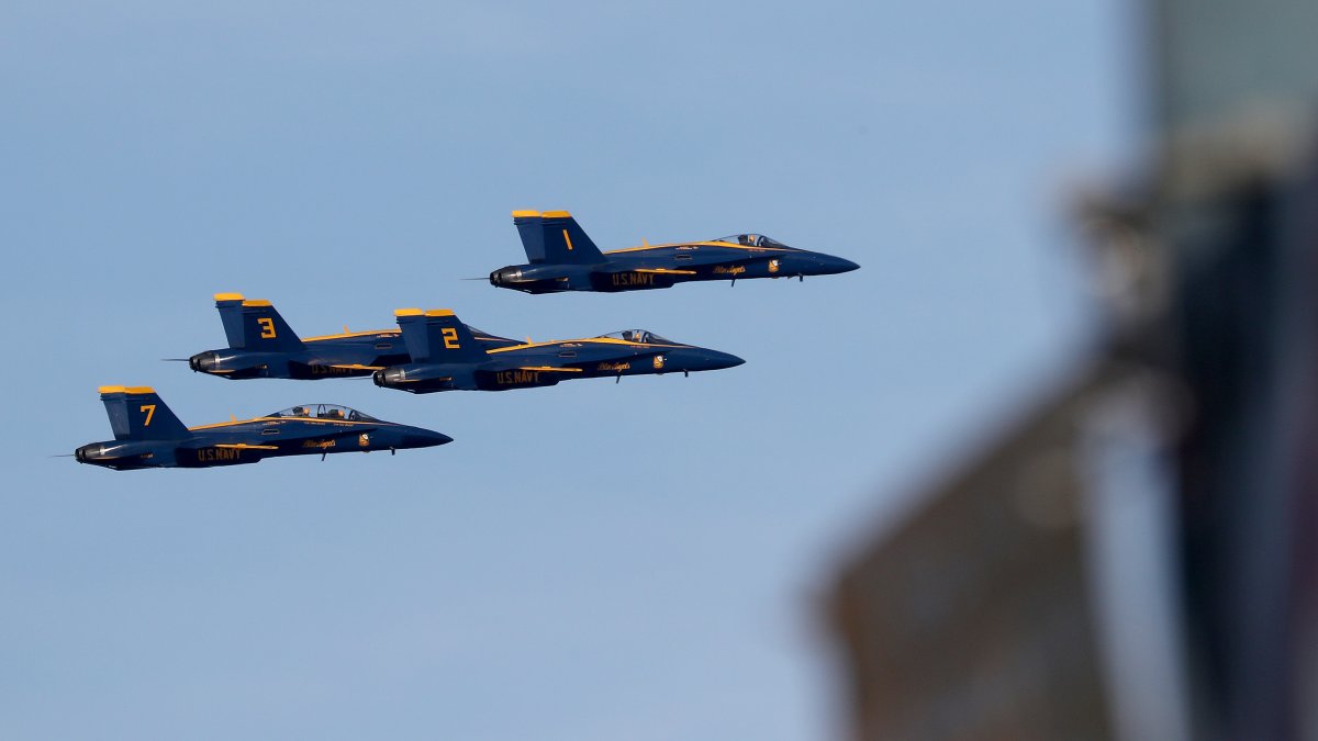 Thunderbirds, Blue Angels Fly Over NYC, Newark in Salute to Frontline ...