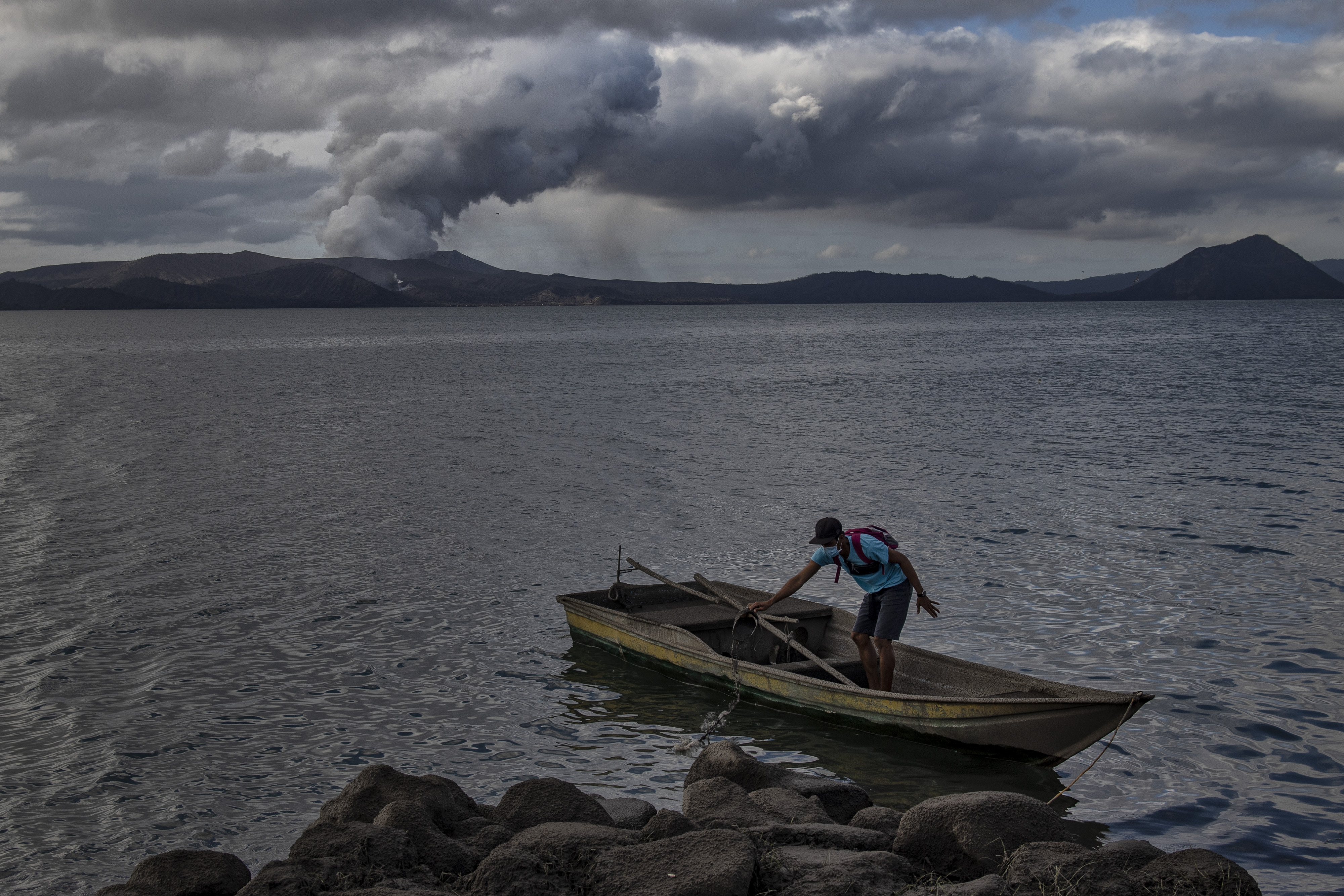 PHOTOS: Taal Volcano Erupts, Spewing Lava, Ash over Philippines – NBC New York