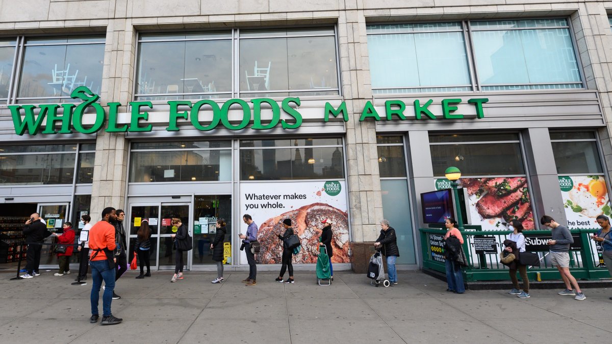 Grocery Sellers Enforce Social Distancing to Protect Shoppers – NBC New ...