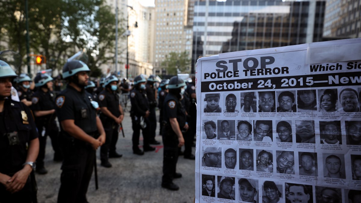 Nypd Suspends Two Officers Seen In Videos Shoving Pepper Spraying