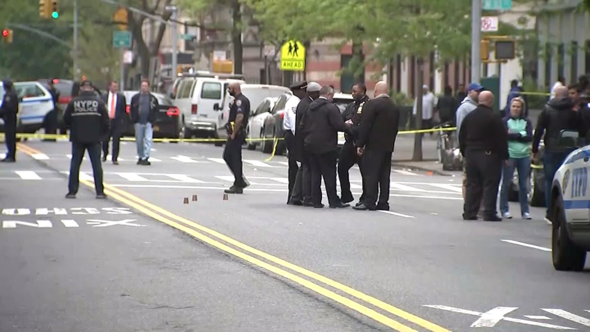 1 Person Injured in Broad-Daylight Shootout in Harlem: Police ...