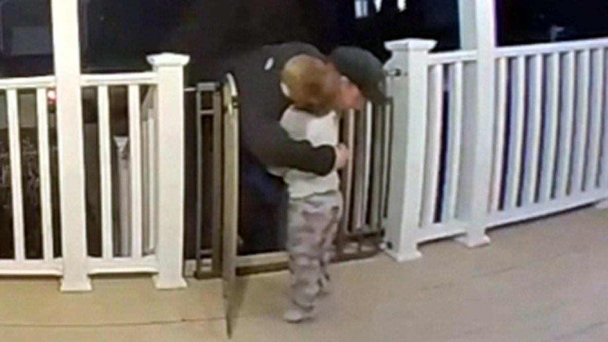 Toddler’s Hug to Heartbroken Pizza Man Goes Viral – NBC New York