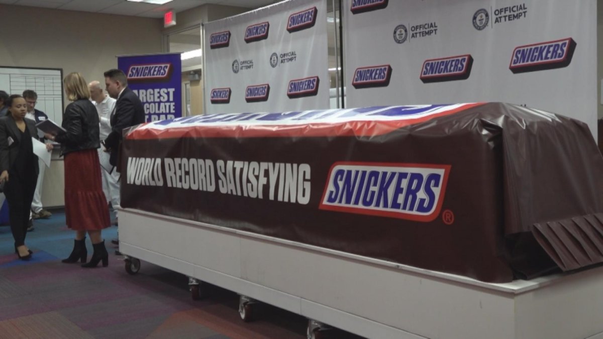 Satisfying: World’s Largest Snickers Bar Unveiled in Texas – NBC New York