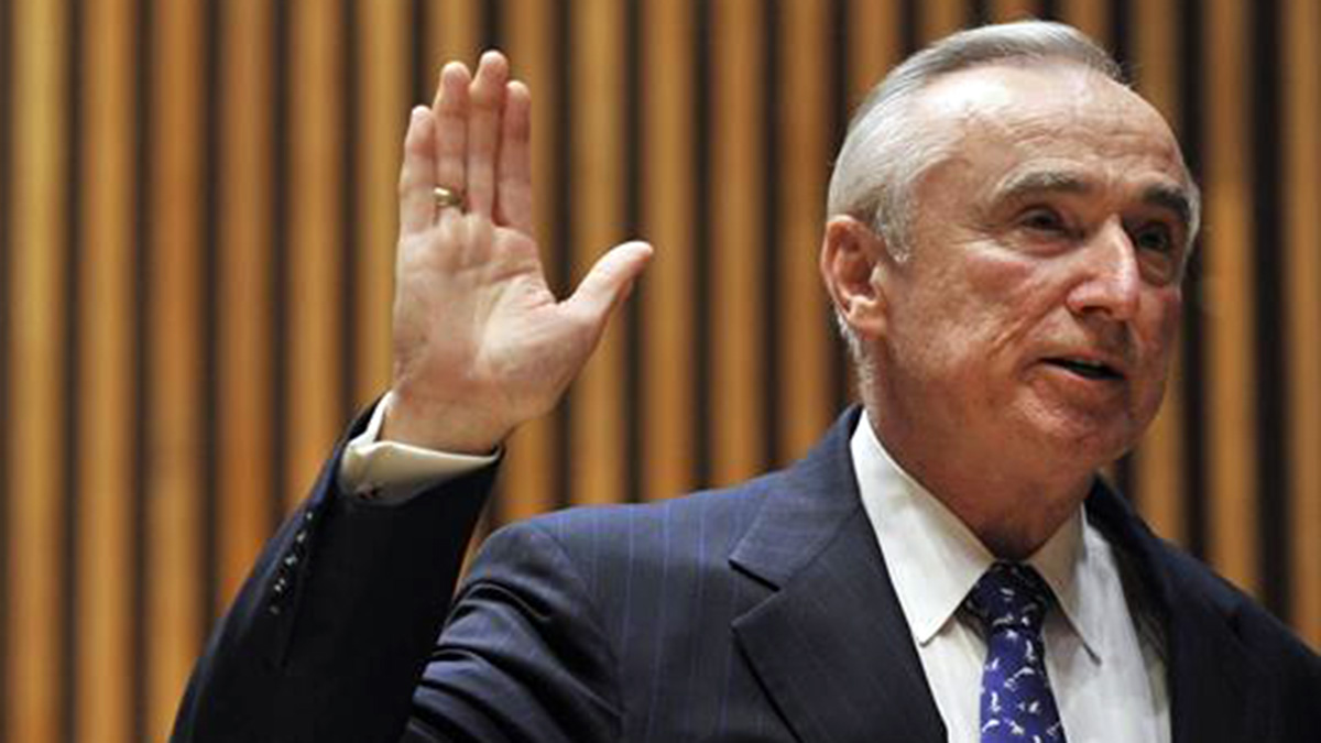 Bill Bratton Gets Standing Ovation From Cops on Last Day as NYPD ...