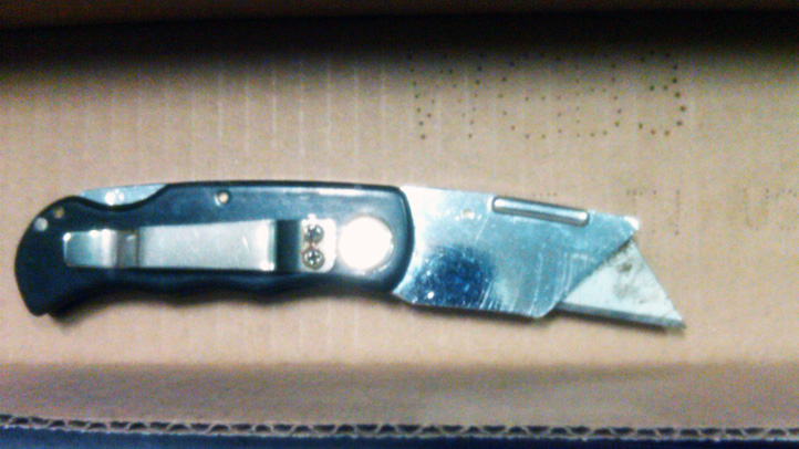 Police Shoot Man With Box Cutters in Astoria – NBC New York