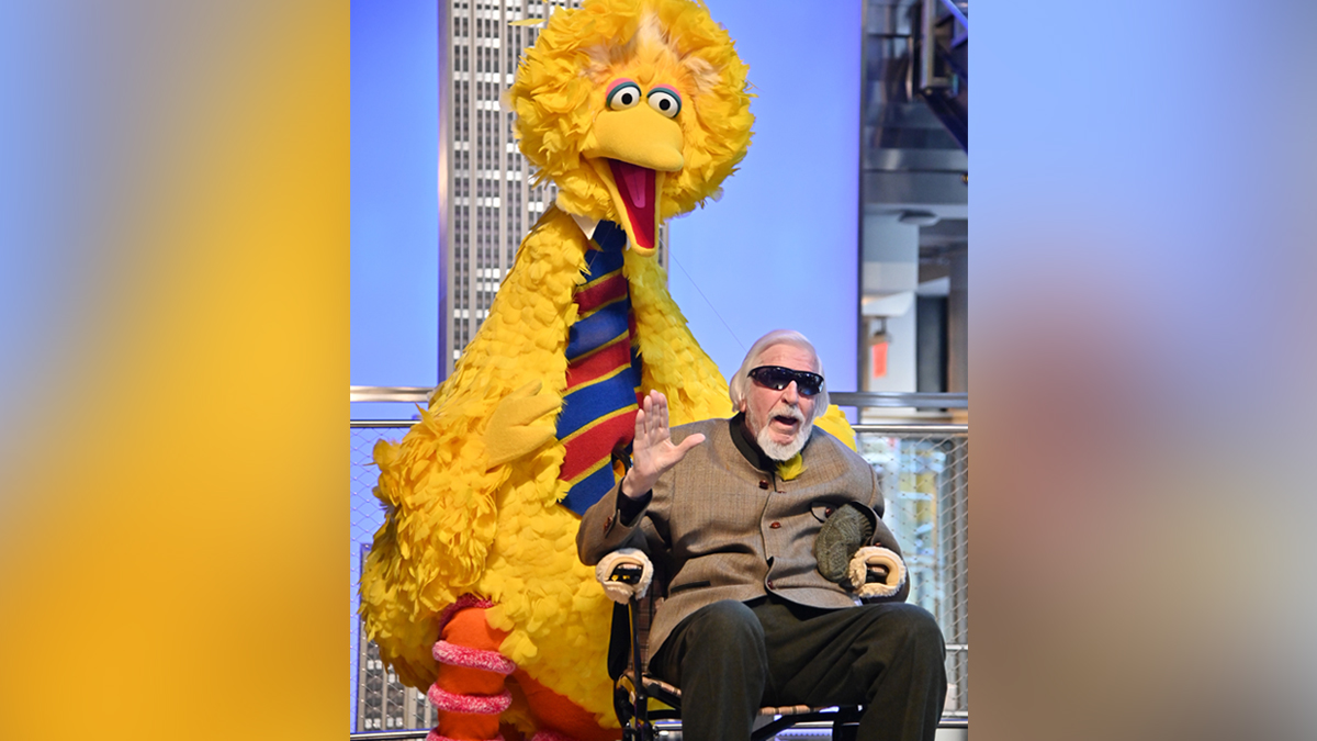 Sesame Street Puppeteer Caroll Spinney Dies at 85 – NBC New York