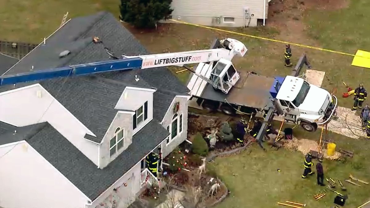 Crane Topples Onto Home in New Jersey – NBC New York