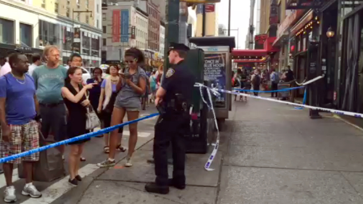 Man Stabbed in Chest in Hell’s Kitchen: Source – NBC New York