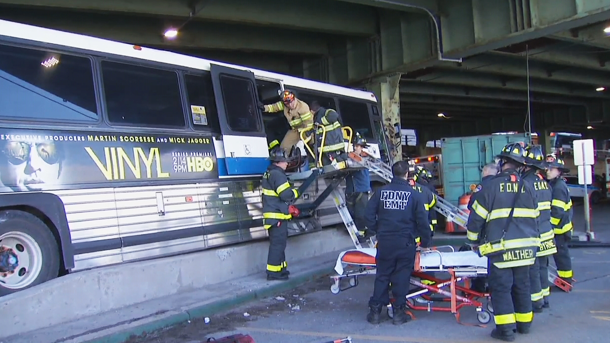 6 Hurt After MTA Bus Crashes Under FDR: FDNY – NBC New York