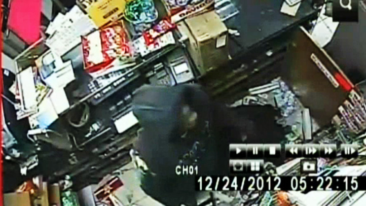 Cops Seek Queens Rooftop-Cutting Robber – NBC New York