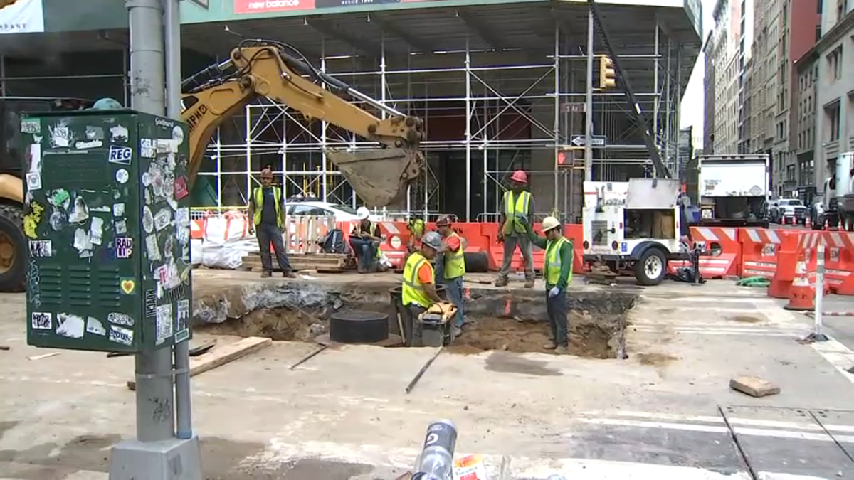 2 Buildings Remain Closed After Flatiron Steam Pipe Explosion – NBC New ...
