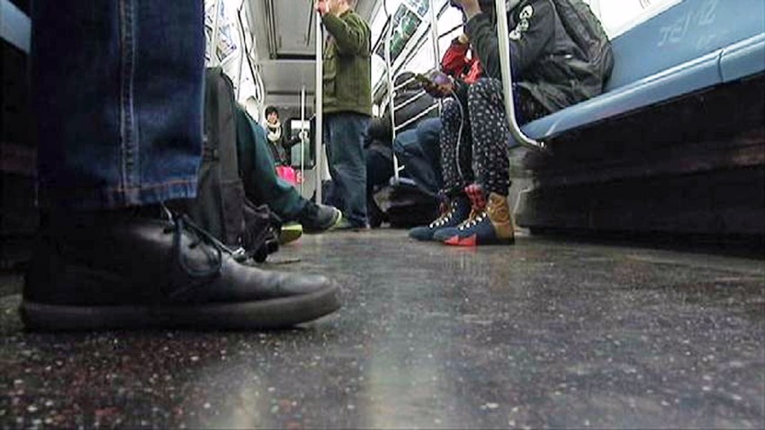 Woman Panhandles for Dates on NYC Subway – NBC New York