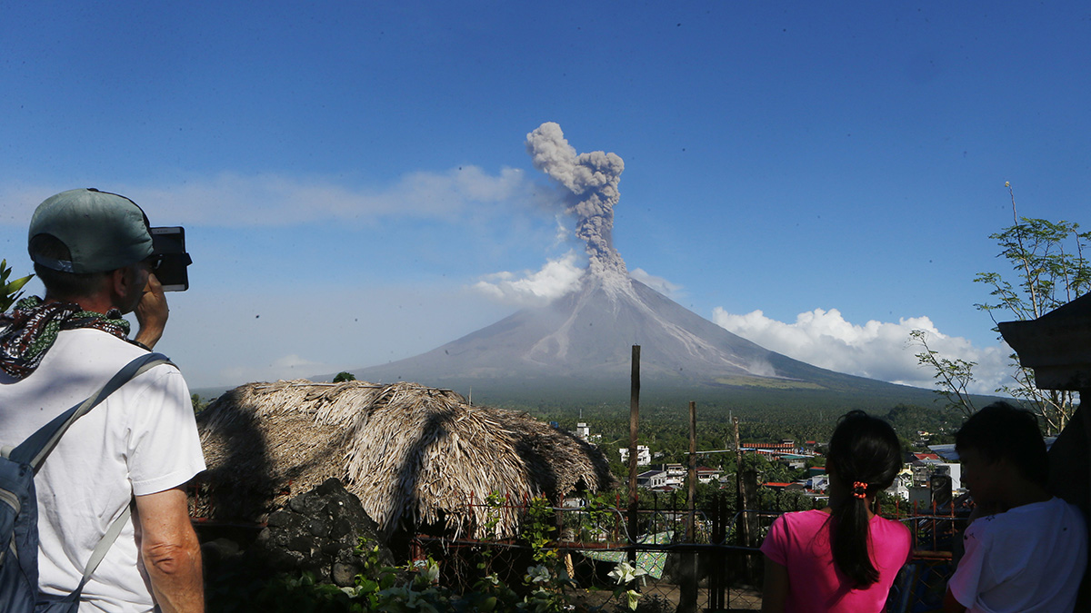 Philippine Volcano Spreads Lava Almost 2 Miles From Crater – NBC New York