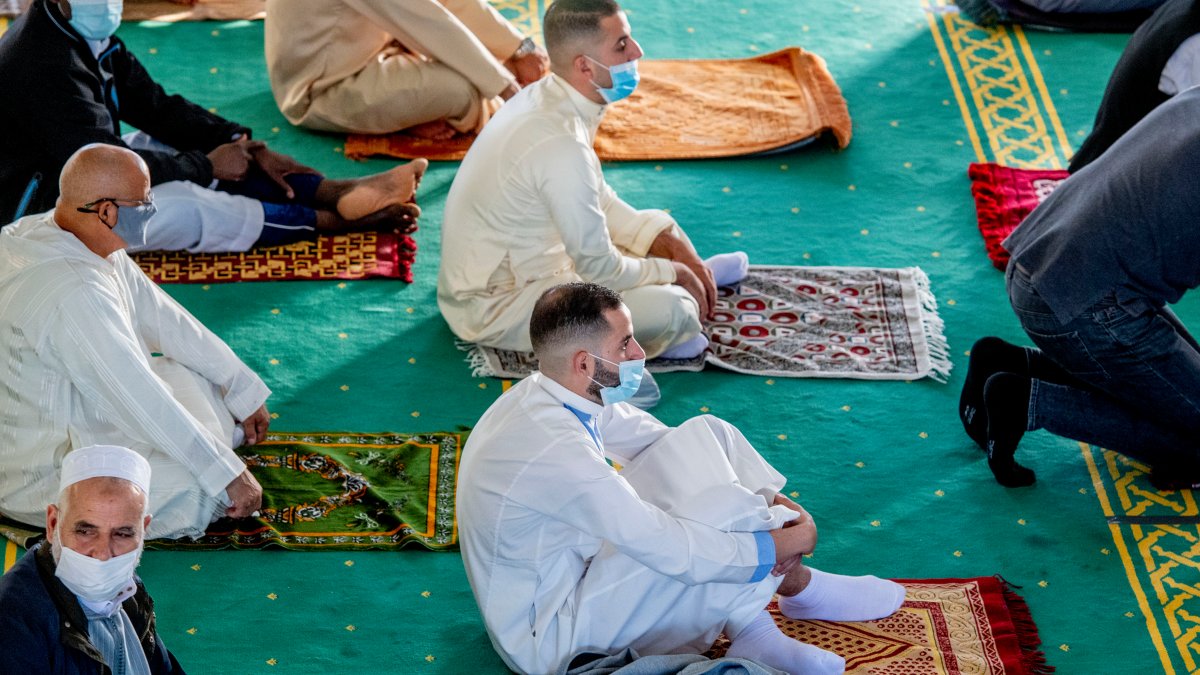 Muslims Mark Eid Al-Adha Holiday in Pandemic’s Shadow – NBC New York