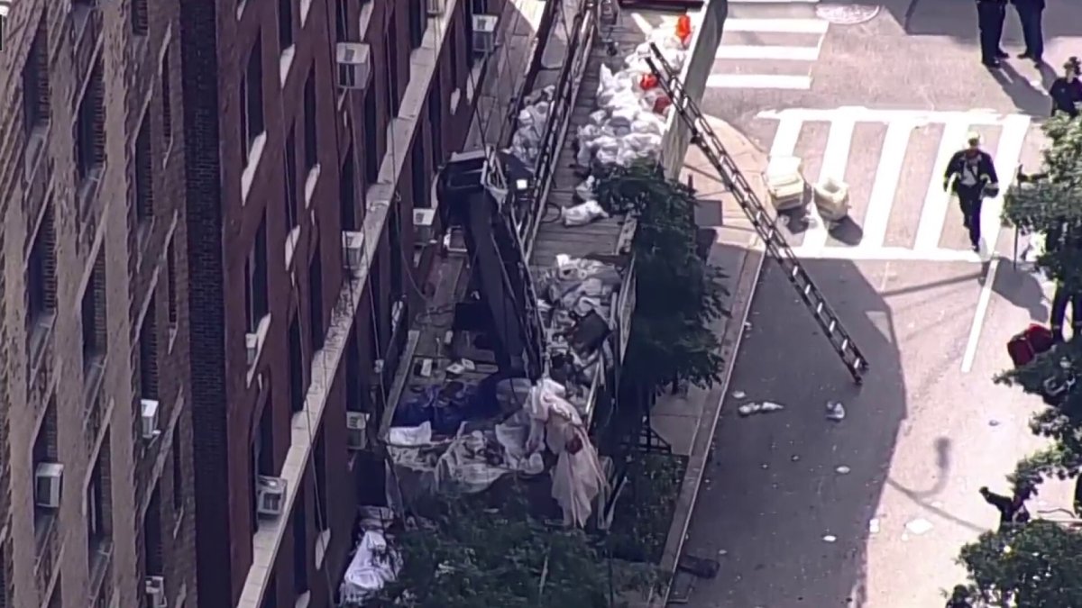 1 Dead, 3 Injured in Manhattan Scaffold Collapse Just Blocks From ...