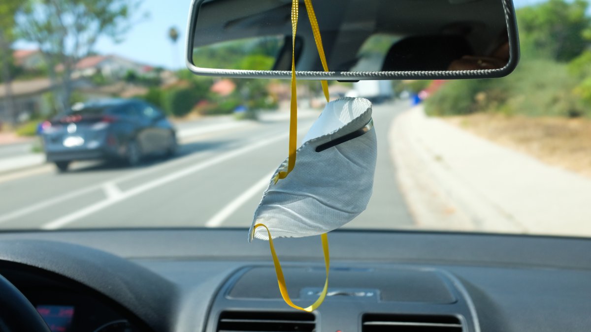 Why You Shouldn’t Hang Masks From Your Car’s Mirror – NBC New York
