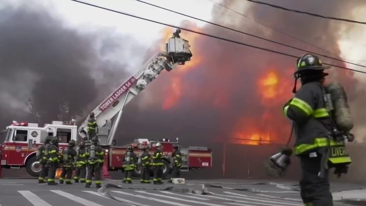Large Fire in Bronx Junkyard Deemed Suspicious: FDNY – NBC New York