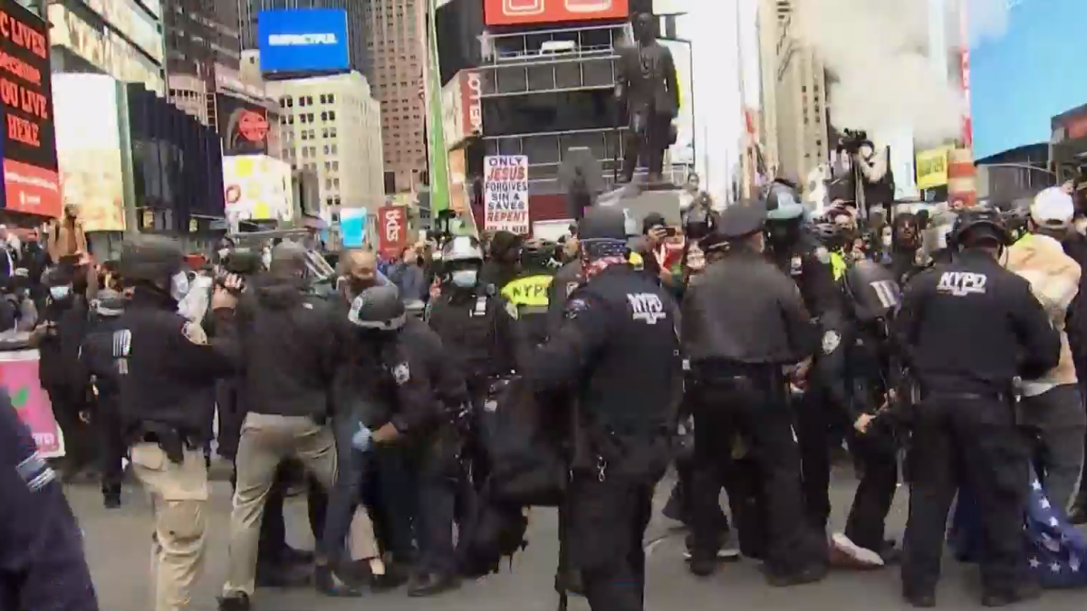 Trump 2020 Car Parade Stirs Protests, Fights in New York – NBC New York