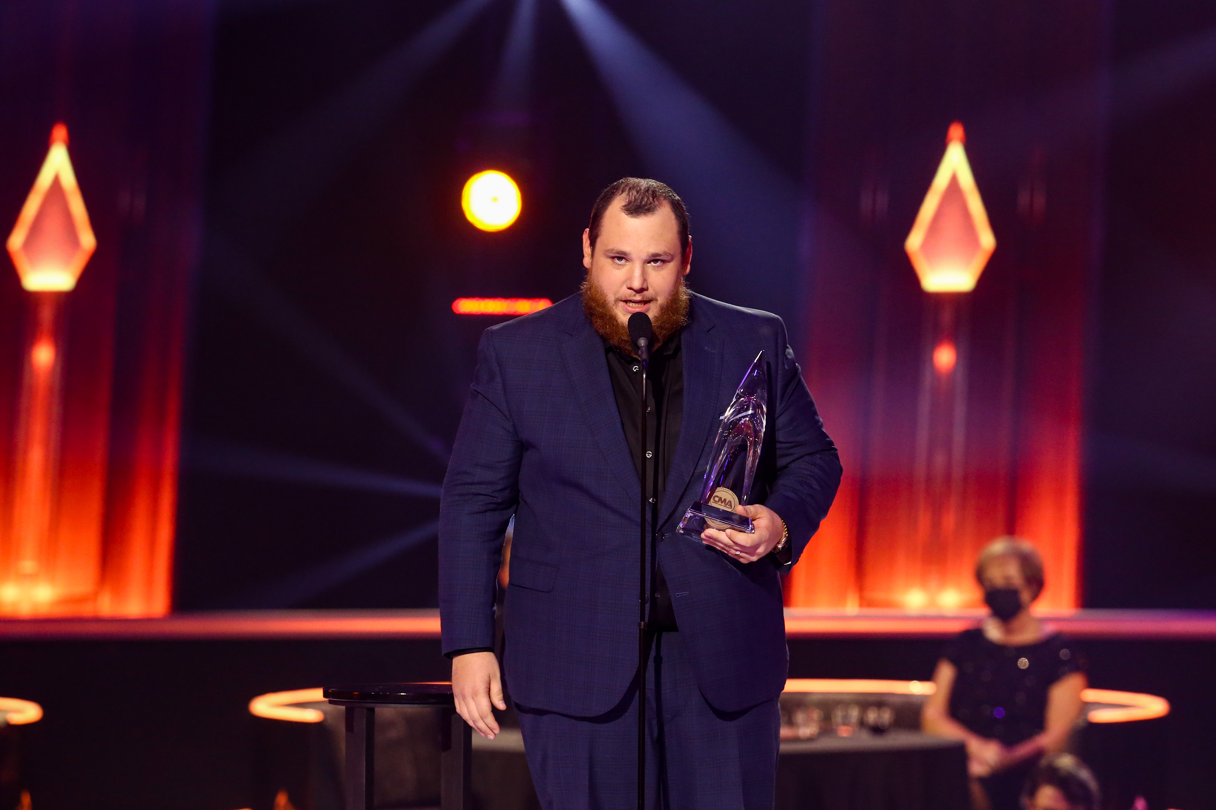 Luke Combs Apologizes for Confederate Flag Imagery – NBC New York
