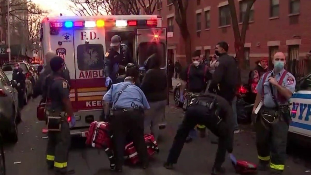 Four People Shot Outside Brooklyn Housing Complex Nypd Nbc New York