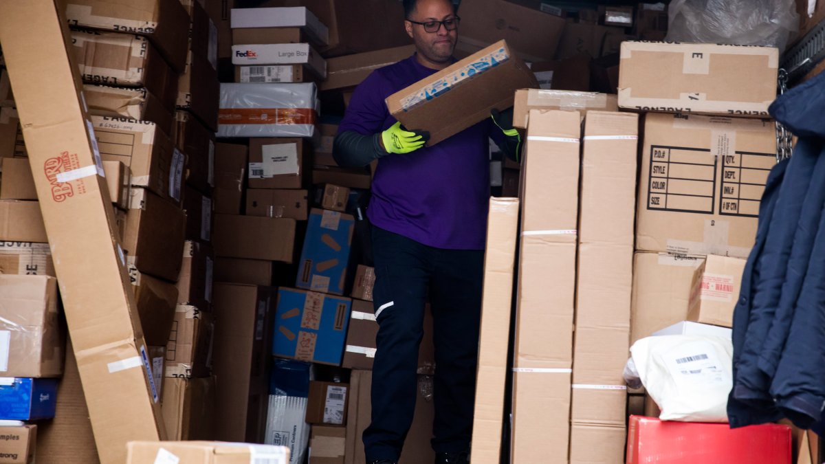 USPS, FedEx, UPS Feel Confident About On-time Holiday Deliveries – NBC ...