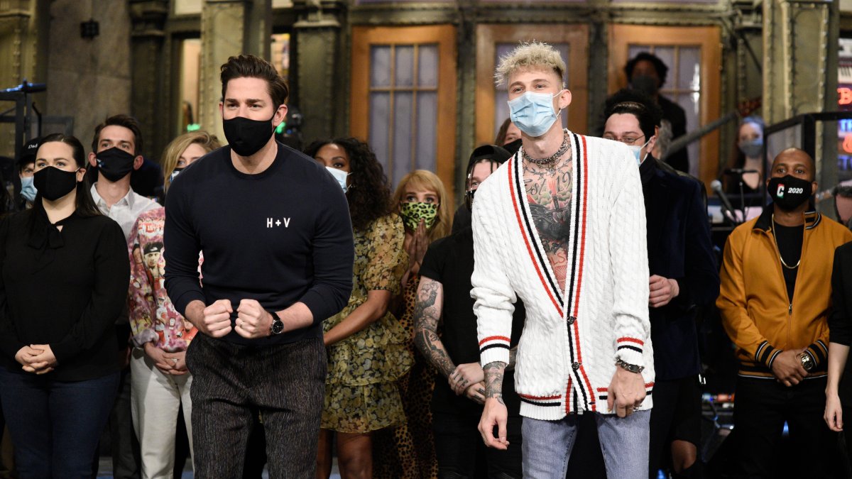 ‘Saturday Night Live’ Returns as John Krasinski Hosts, Machine Gun ...