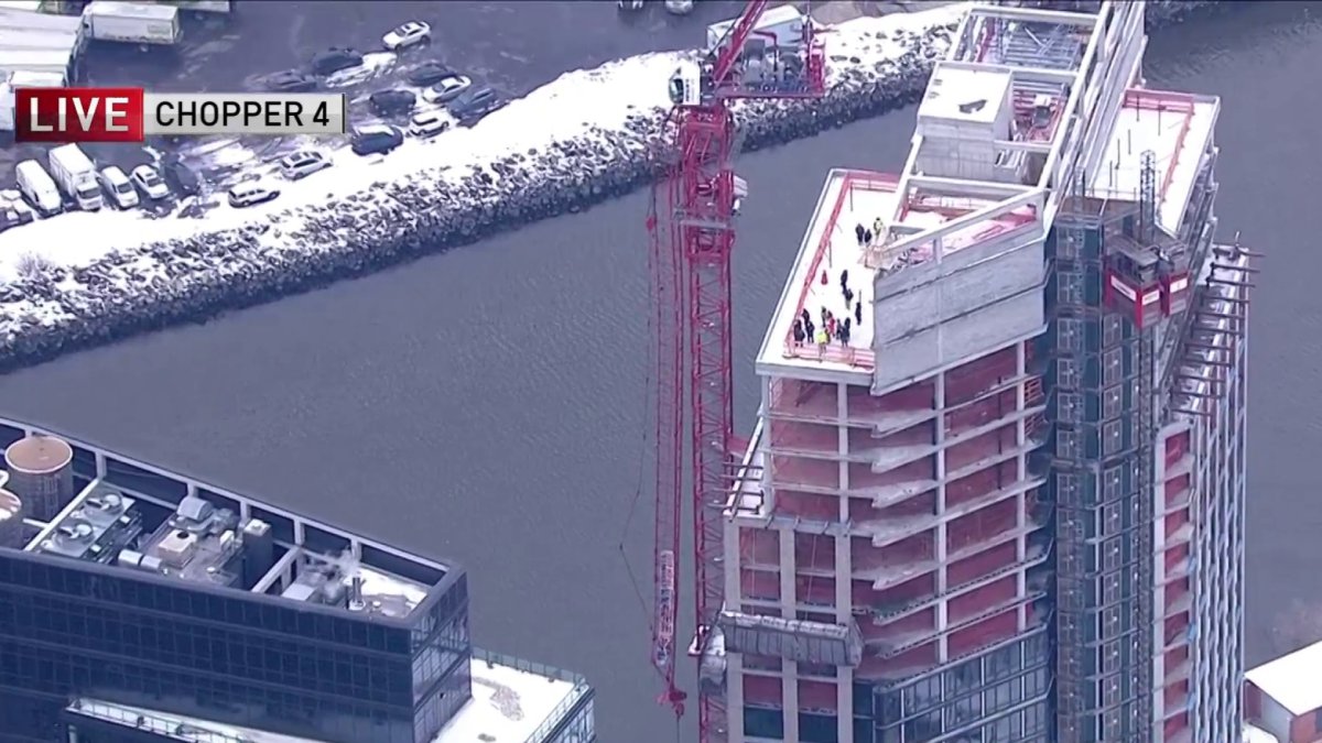 Crane Partially Collapses Near Top of Brooklyn Building – NBC New York