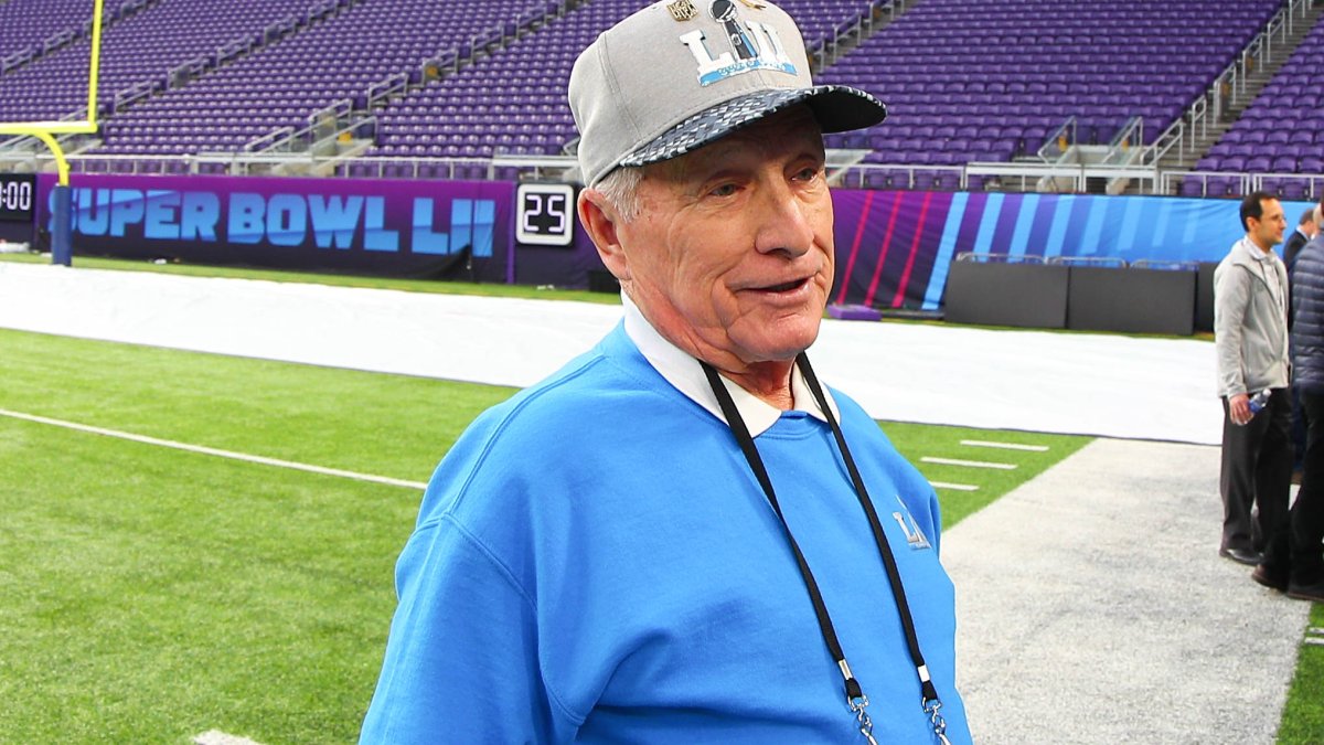 Meet the Groundskeeper, 92, Who’s Worked Every Single Super Bowl in ...
