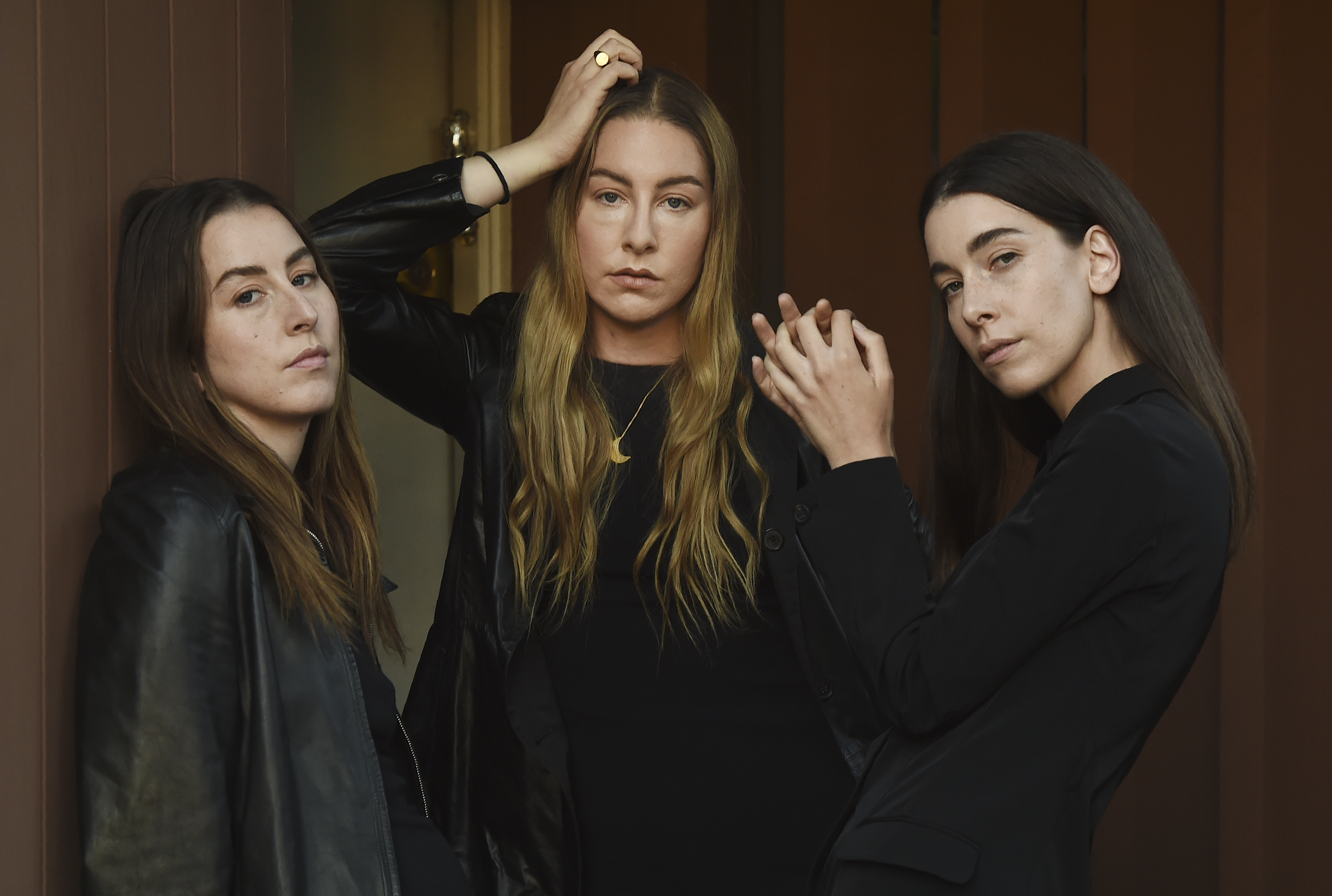 At the Grammys, Sister Trio HAIM Makes Rock ‘N’ Roll History – NBC New York