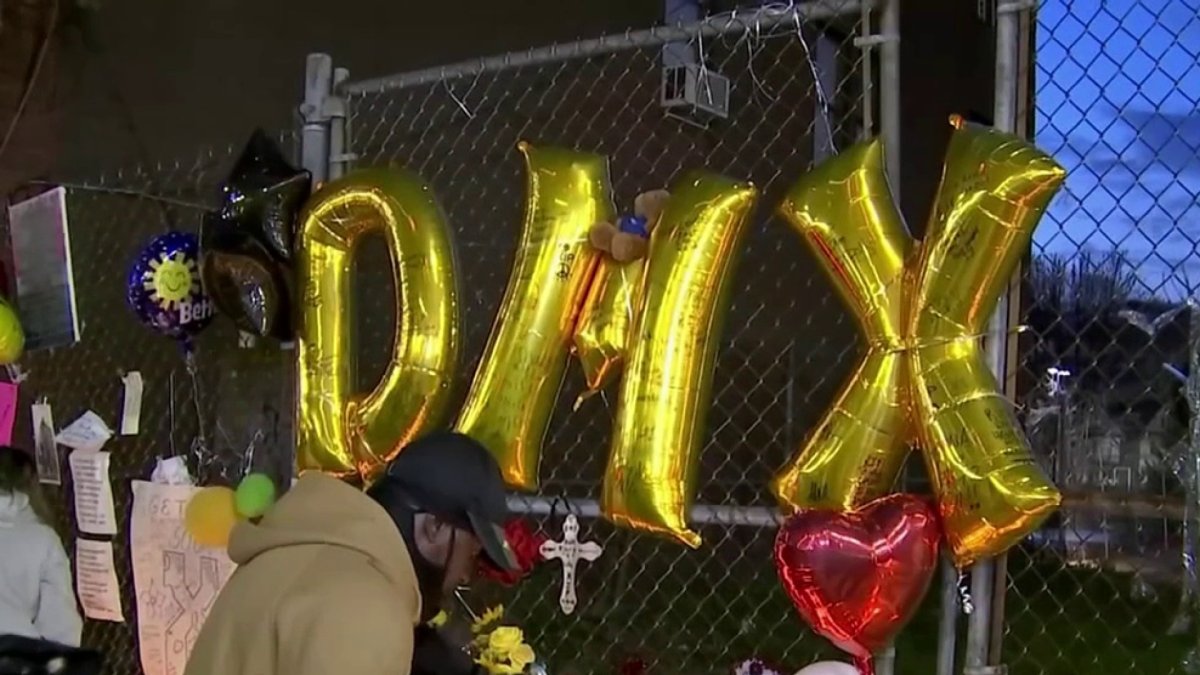 Fans’ Tribute to DMX Continues to Grow Outside NY Hospital After Rapper ...