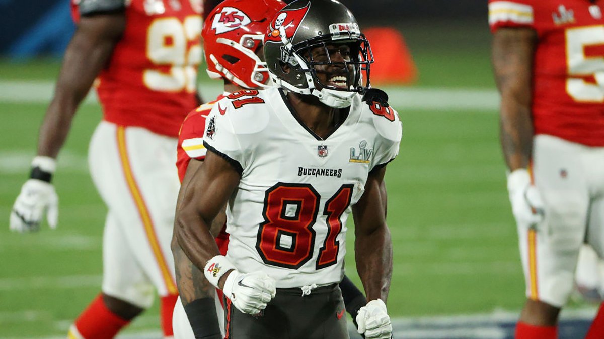 NFL Star Antonio Brown Settles Assault Lawsuit With Former Trainer – NBC New York