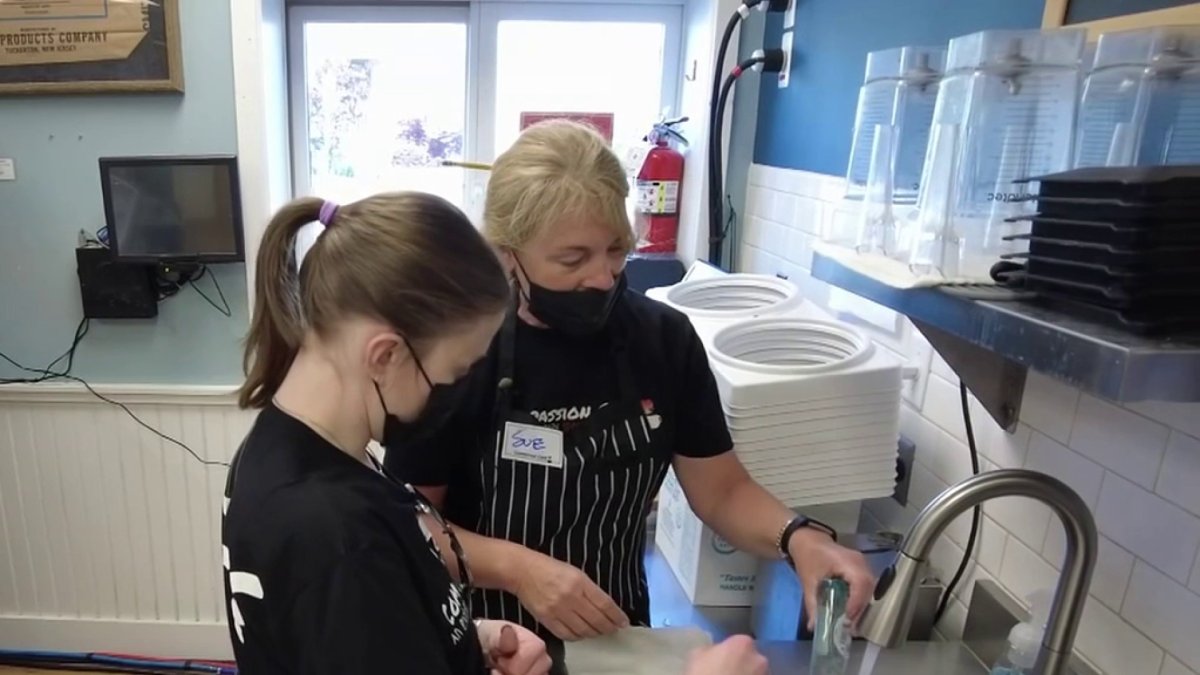 Compassion Cafe Staffs Restaurant With Special Names – NBC New York