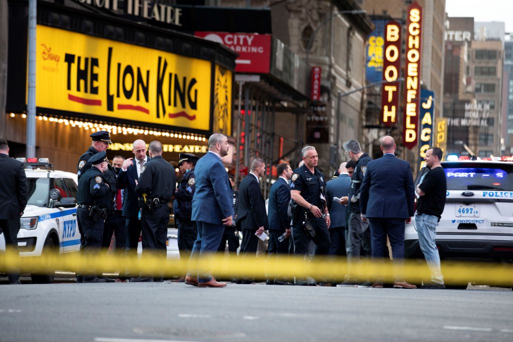 Times Square Shooting: 4-Year-Old Victim ‘Didn’t Even Cry,’ Officer Who ...