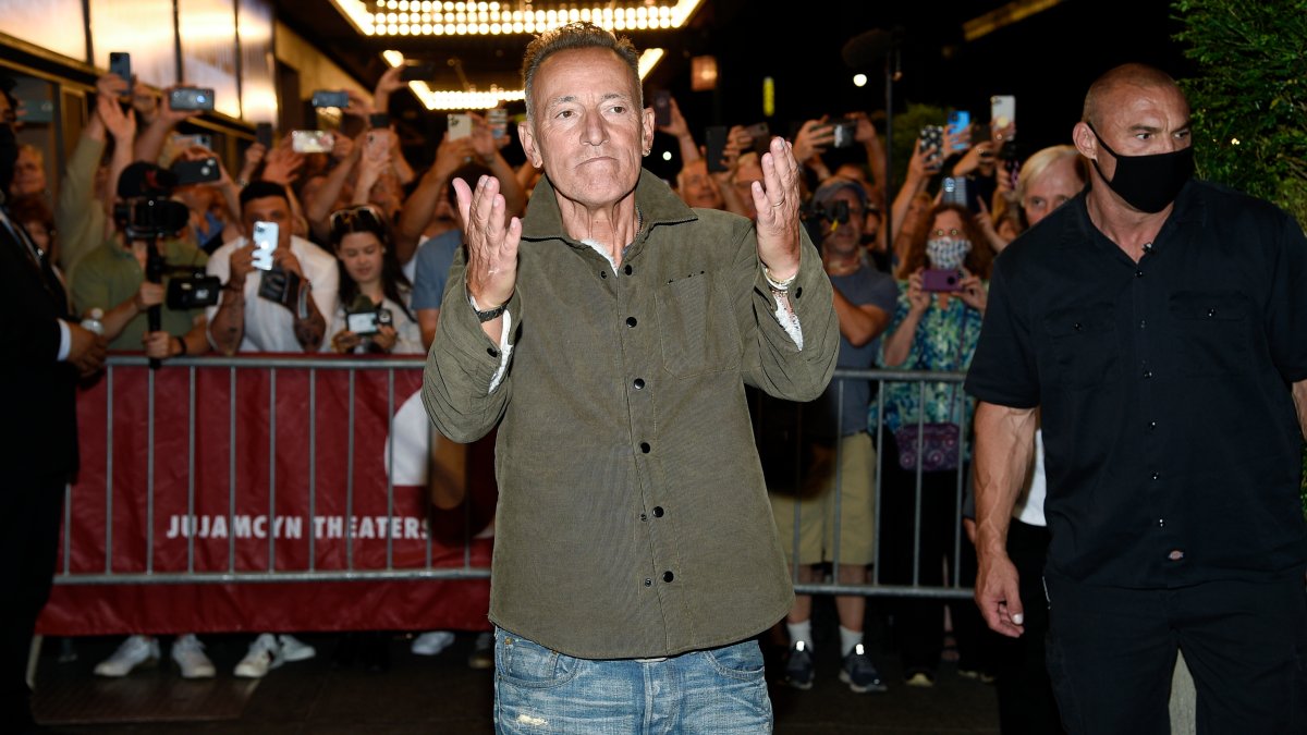 Bruce Springsteen Marks the Return of Live Shows on Broadway – NBC New York