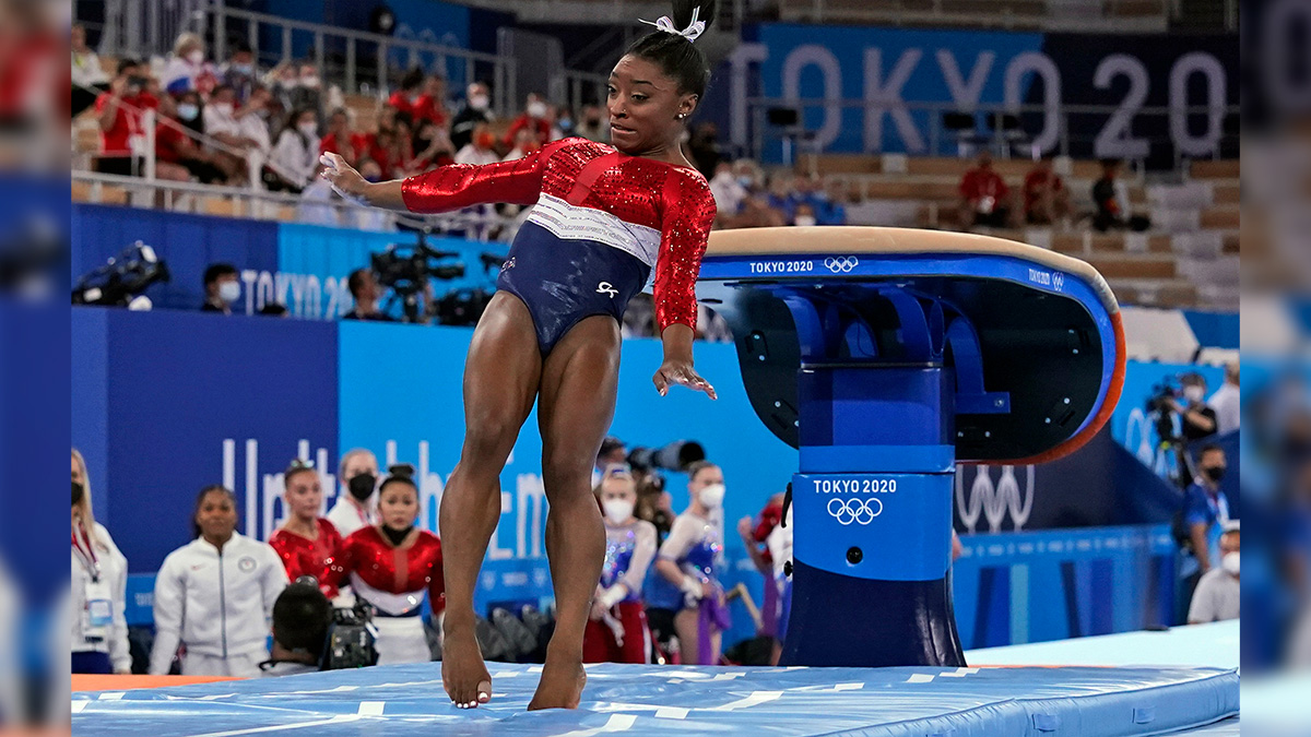 Video: Watch Simone Biles’ Vault Before She Left Team Event – NBC New York