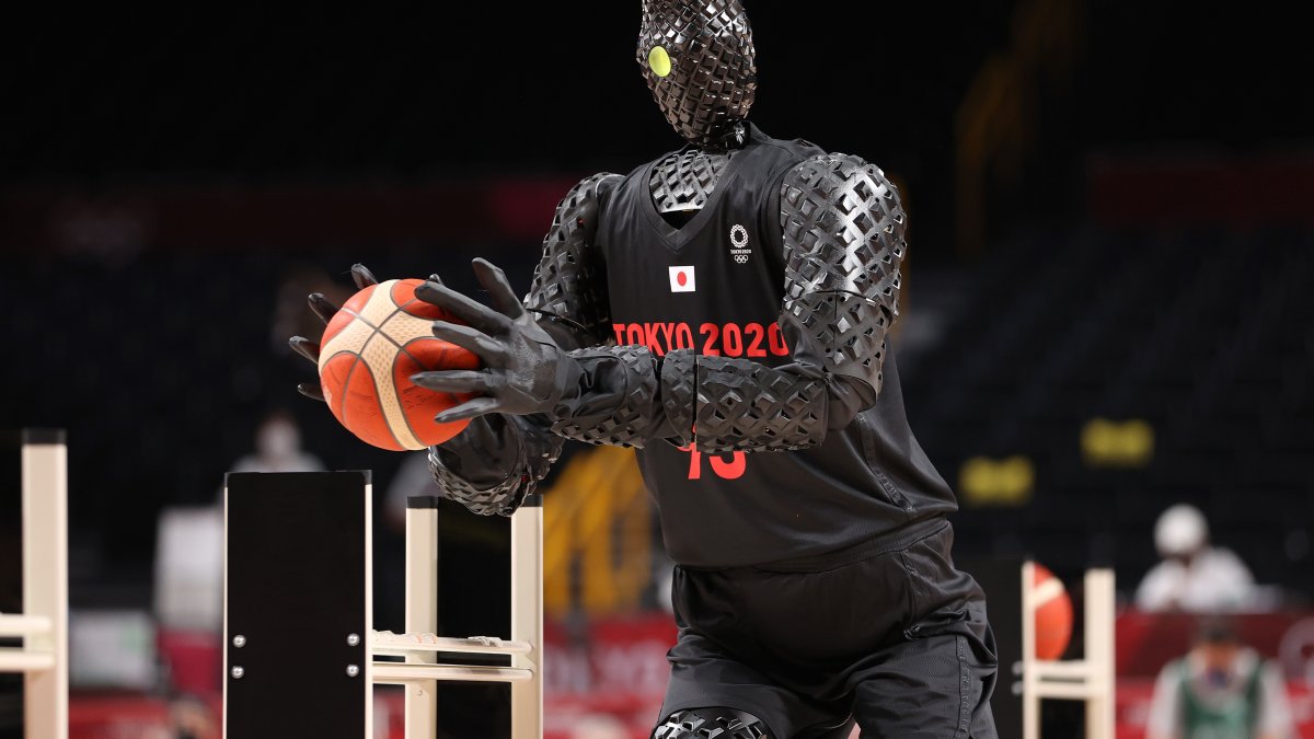 Basketball-Shooting Robot Steals the Show During Halftime of USA ...