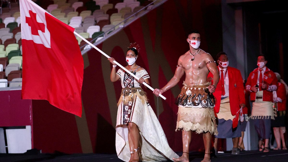 ‘Shirtless Tongan’ Pita Taufatofua Leads Country During Parade of ...
