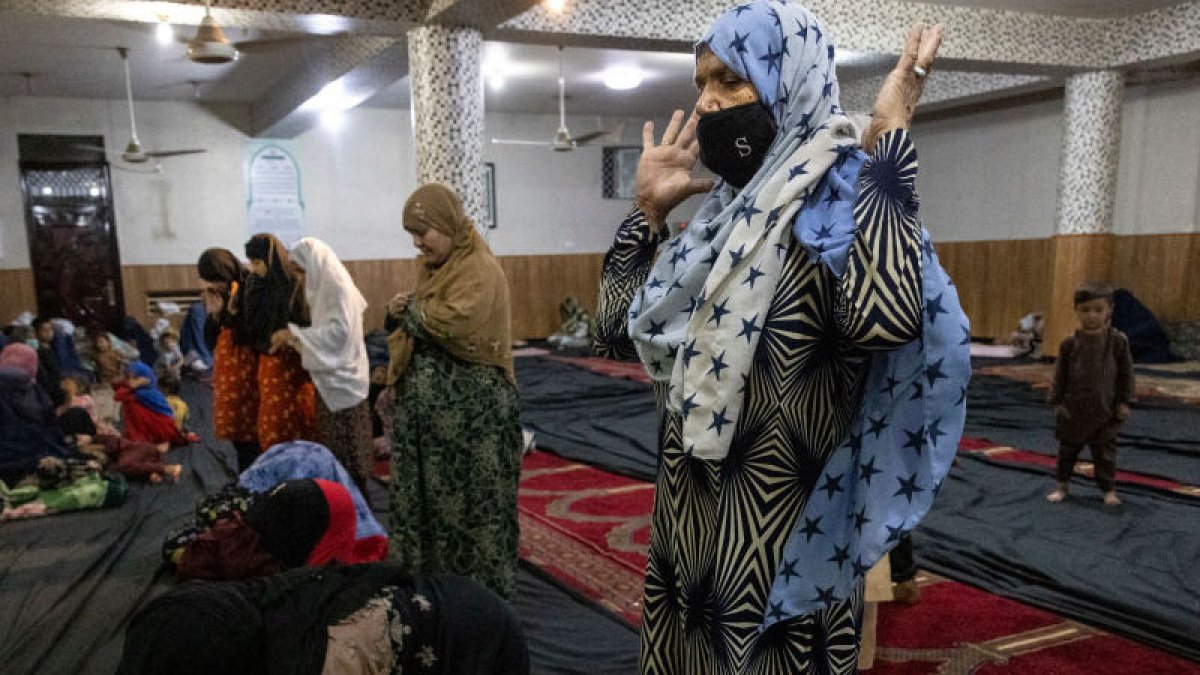 Taliban Vow to Honor Women’s Rights But Within Islamic Law – NBC New York