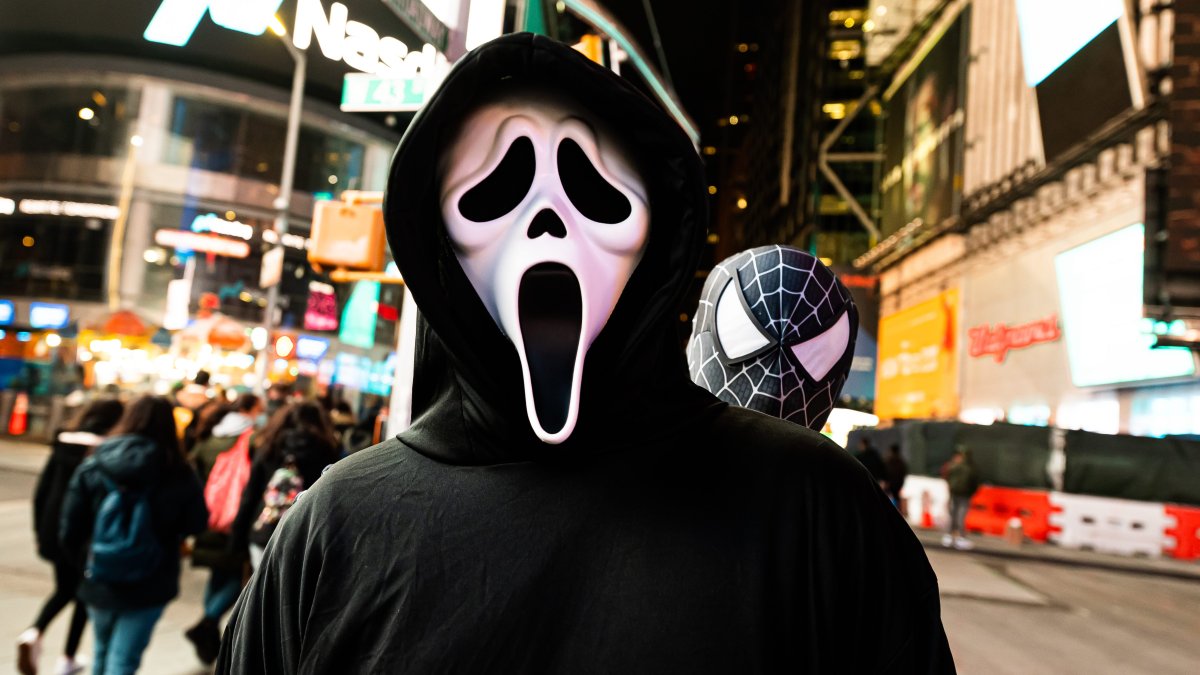Here’s How You Can Stay in the Original ‘Scream’ House — for Just $5 a ...