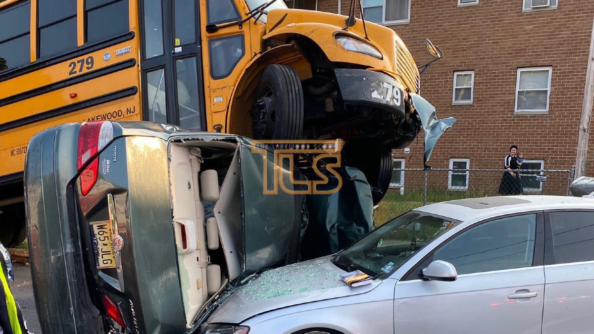 School Bus Lands Atop Sideways Sedan in Wild 3-Vehicle NJ Crash – NBC ...