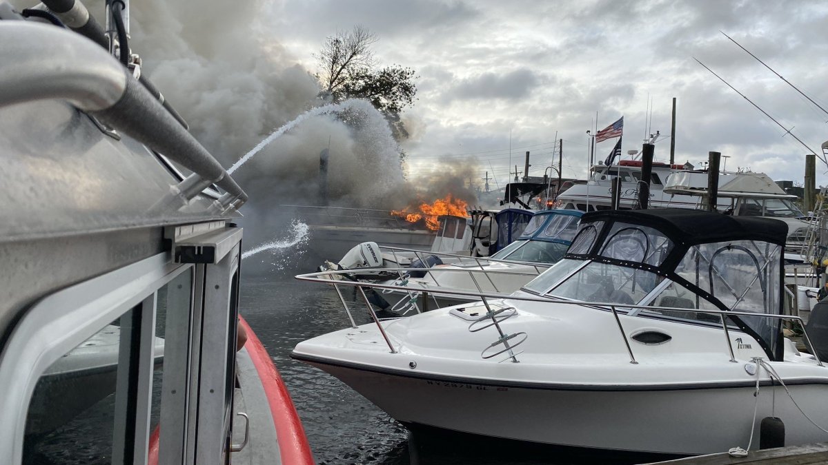 5 Hurt as Fire Breaks Out on Boats Docked in Brooklyn Marina – NBC New York