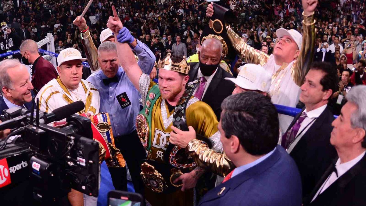 Canelo Alvarez Defeats Caleb Plant to Become Undisputed Champion – NBC ...