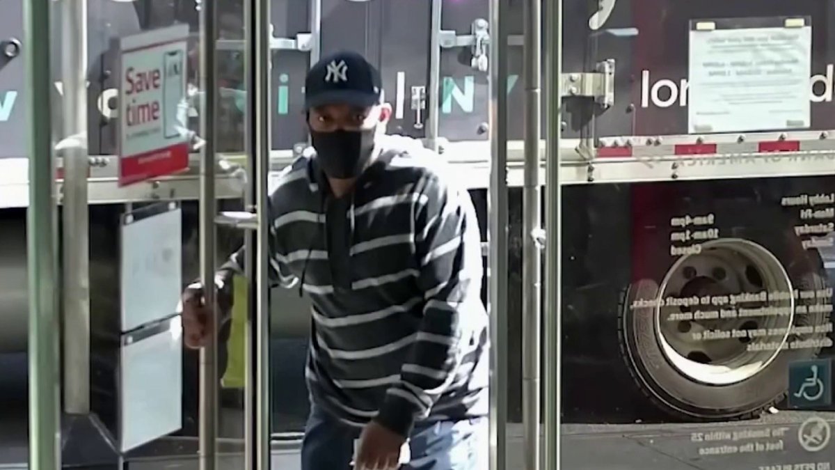 Serial Bank Robber Hits 5 NYC Locations in 3 Months, Assaults Customer ...