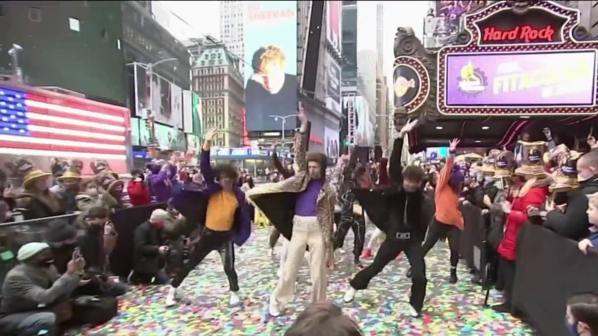Times Square Gets Ready for New Year’s Eve Crowd Amid COVID-19 Surge ...